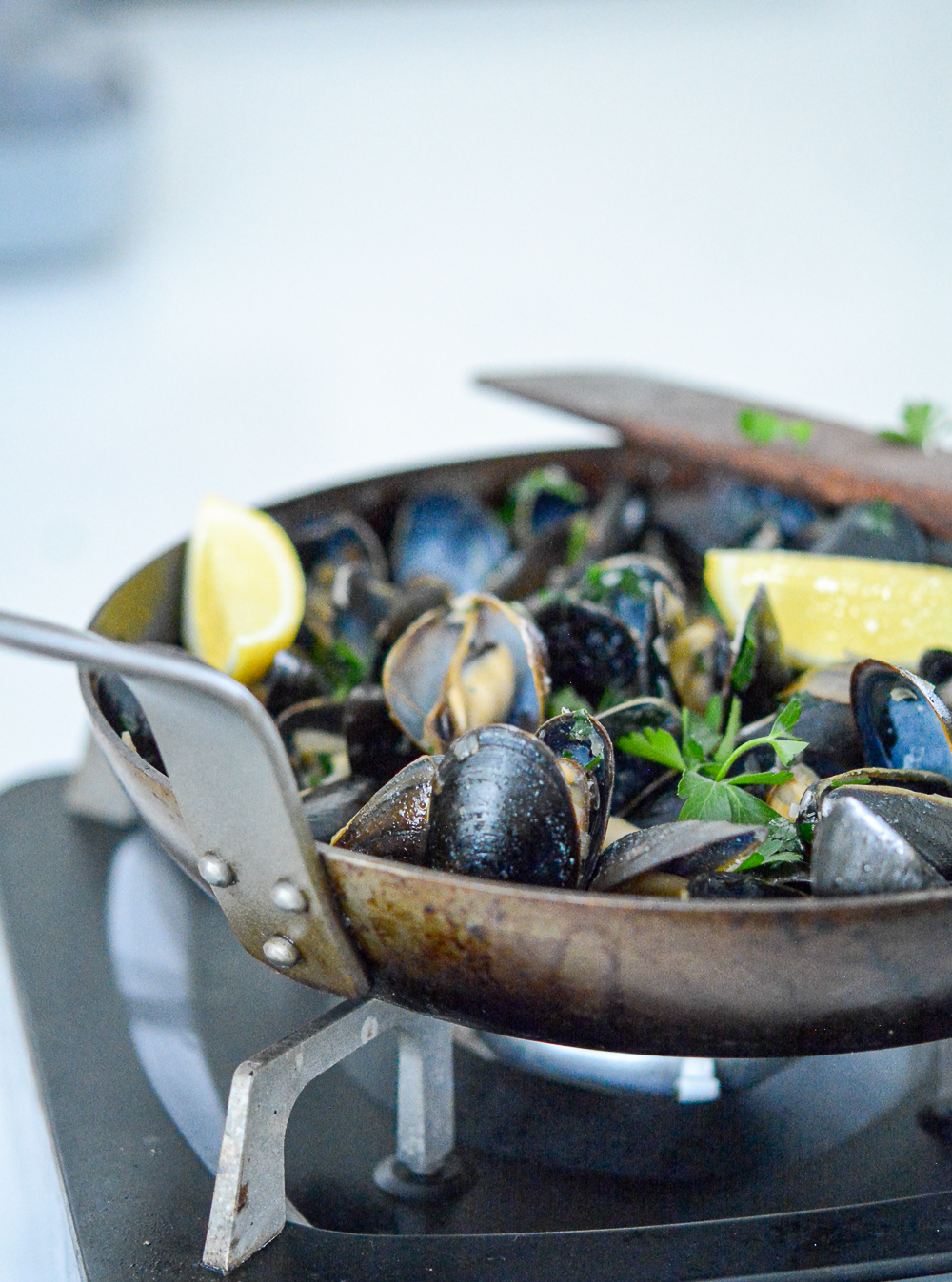 Garlicky Guinness Mussels - SheCooks.Design